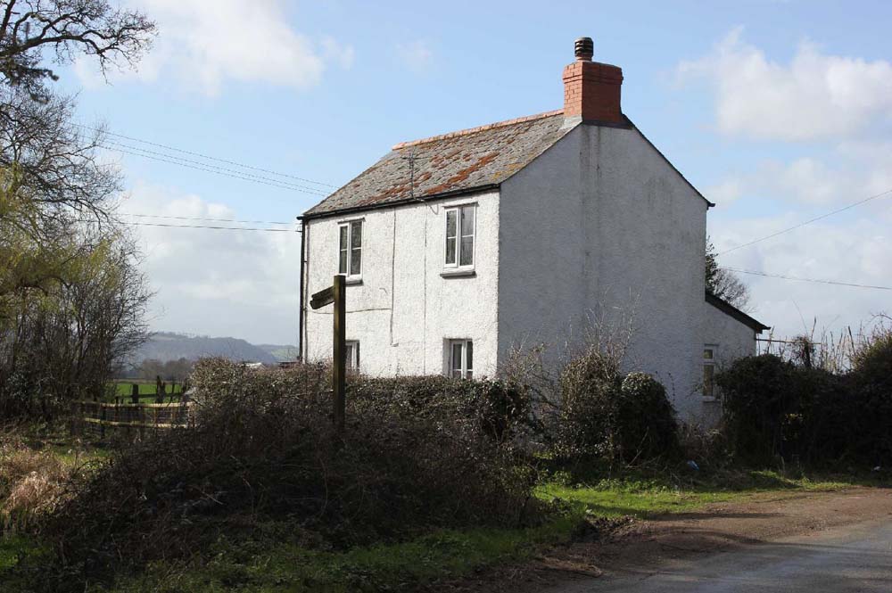 Cobb Amos Estate Agents | Handlands Cross Cottage